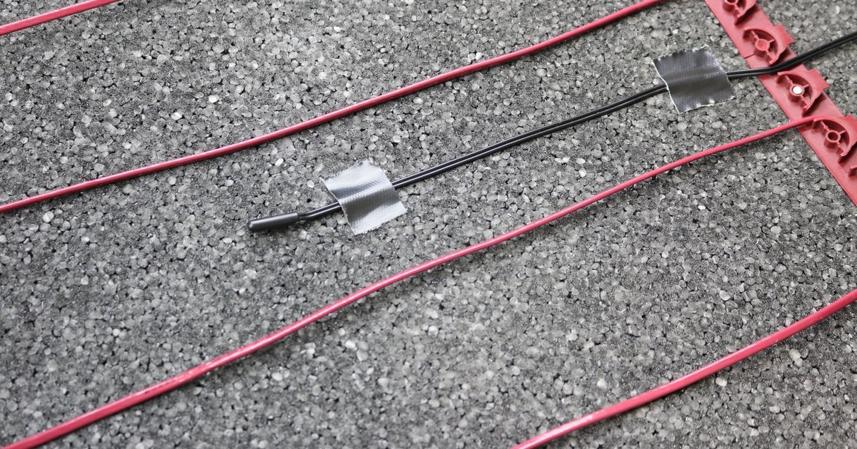 Installing Floor Heating Cable: Fixing Strips vs. Uncoupling Membrane