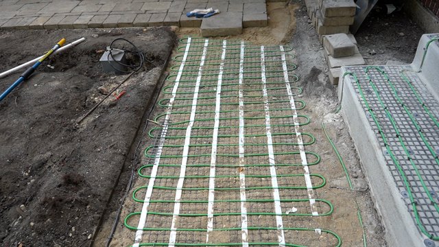 Heated Walkway, Stairs and Landing Showcase in Evanston, IL. 390 sq. ft.