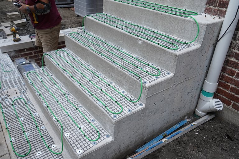 Heated Walkway, Stairs and Landing Showcase in Evanston, IL. 390 sq. ft.