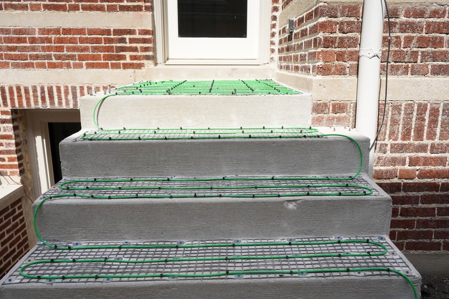 Heated Walkway, Stairs and Landing Showcase in Evanston, IL. 390 sq. ft.